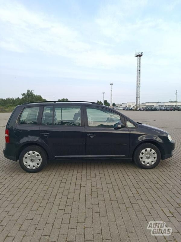 Volkswagen Touran 2006 in Marijampole on AUTOMOTO.COM.LV Volkswagen Touran 2006 in Marijampole, with an engine capacity of 1.90 L and mileage of 294 thousand km for 1999 €, photo 6 on AUTOMOTO.COM.LV