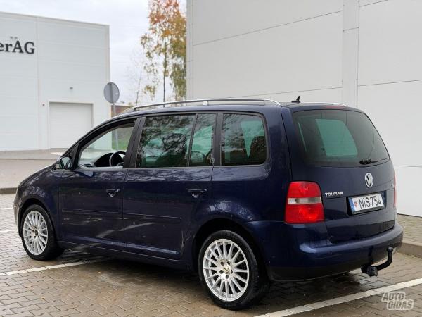 Volkswagen Touran 2006 in Kaunas on AUTOMOTO.COM.LV Volkswagen Touran 2006 in Kaunas, with an engine capacity of 1.90 L and mileage of 361 thousand km for 3000 €, photo 5 on AUTOMOTO.COM.LV
