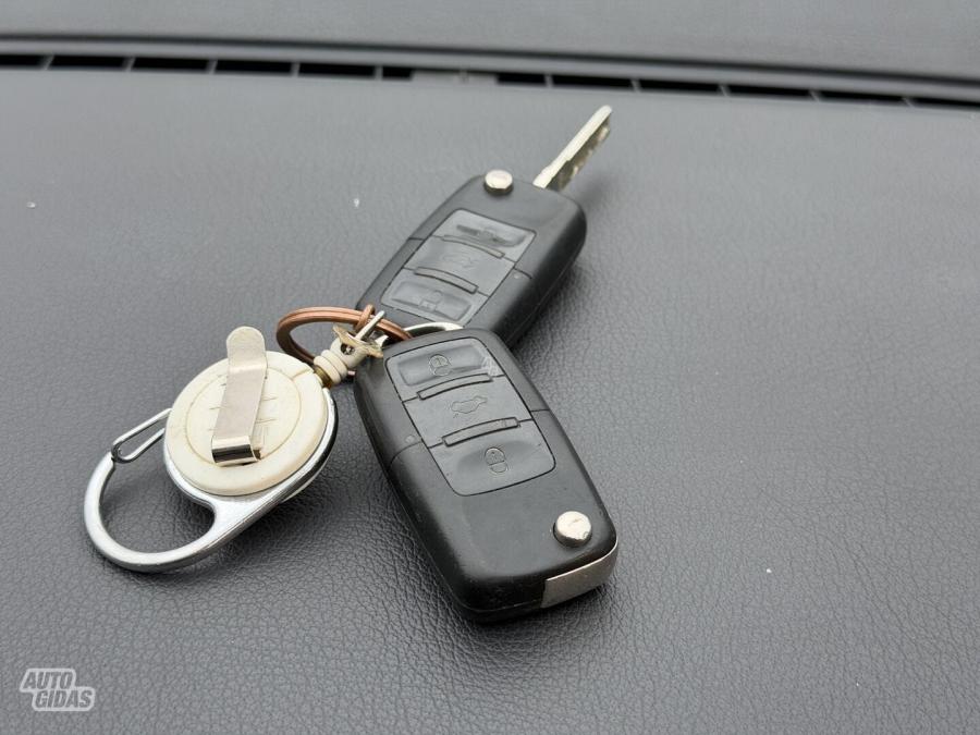 Volkswagen Touran 2006 Kauņa, ar dzinēja tilpumu 1.90 L un nobraukumu 361 tūkst. km par 3000 €, foto 19 vietnē AUTOMOTO.COM.LV