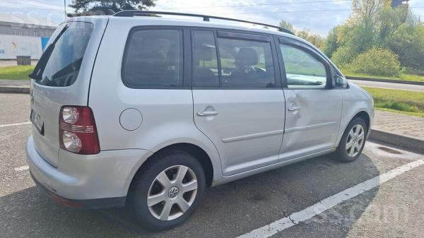 Volkswagen Touran 2007 Rīga, ar dzinēja tilpumu 1.90 L un nobraukumu 345 tūkst. km par 1700 €, foto 4 vietnē AUTOMOTO.COM.LV
