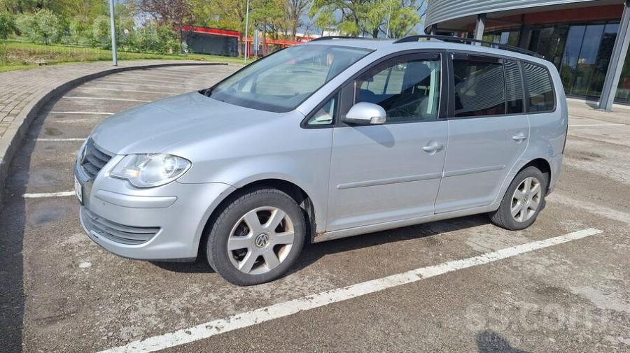 Volkswagen Touran 2007 Rīga, ar dzinēja tilpumu 1.90 L un nobraukumu 345 tūkst. km par 1700 €, foto 7 vietnē AUTOMOTO.COM.LV