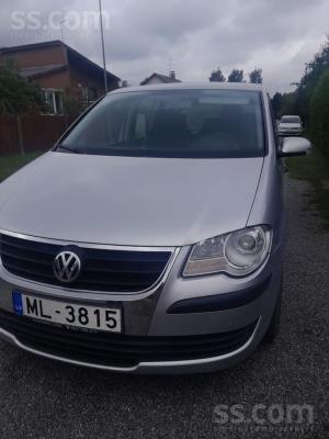 Volkswagen Touran 2007 in Limbazi, with an engine capacity of 1.90 L and mileage of 306 thousand km for 3499 €, photo 1 on AUTOMOTO.COM.LV