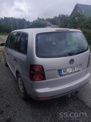 Volkswagen Touran 2007 in Limbazi, with an engine capacity of 1.90 L and mileage of 306 thousand km for 3499 €, photo 3 on AUTOMOTO.COM.LV