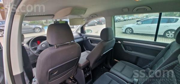 Volkswagen Touran 2007 Rīga, ar dzinēja tilpumu 1.90 L un nobraukumu 250 tūkst. km par 1800 €, foto 5 vietnē AUTOMOTO.COM.LV