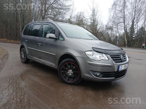 Volkswagen Touran 2007 in Ogre, with an engine capacity of 2.00 L and mileage of 319 thousand km for 3050 €, photo 5 on AUTOMOTO.COM.LV