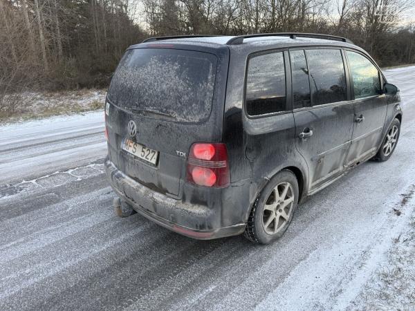 Volkswagen Touran 2007 Radviliškis, ar dzinēja tilpumu 1.90 L un nobraukumu 315 tūkst. km par 550 €, foto 4 vietnē AUTOMOTO.COM.LV