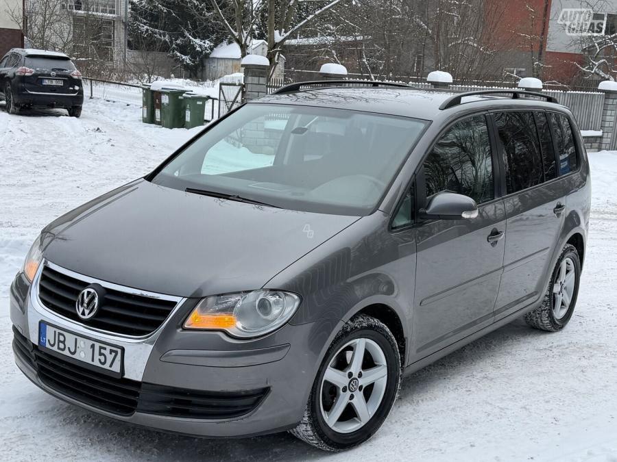 Volkswagen Touran 2007 in Kaunas, with an engine capacity of 1.90 L and mileage of 240 thousand km for 2799 €, photo 4 on AUTOMOTO.COM.LV