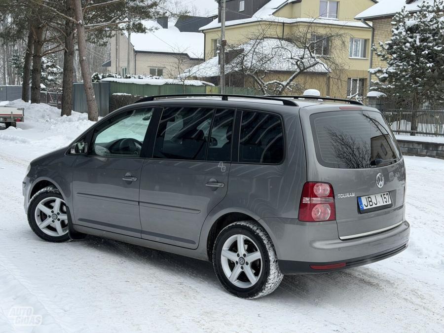 Volkswagen Touran 2007 in Kaunas, with an engine capacity of 1.90 L and mileage of 240 thousand km for 2799 €, photo 5 on AUTOMOTO.COM.LV