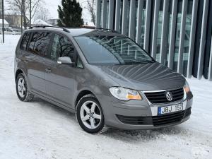 Volkswagen Touran 2007 in Kaunas, with an engine capacity of 1.90 L and mileage of 240 thousand km for 2799 €, photo 6 on AUTOMOTO.COM.LV
