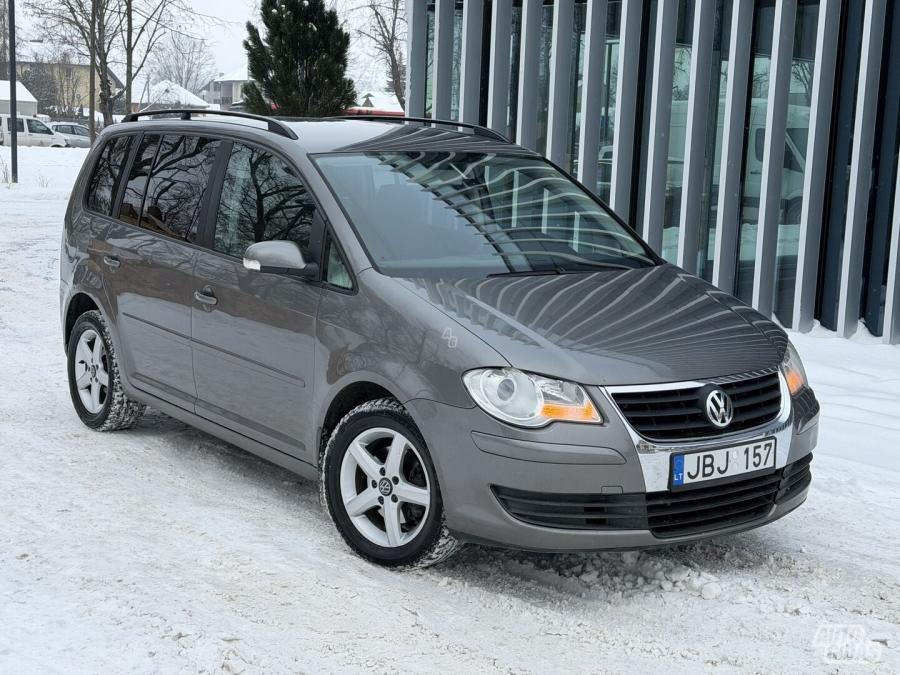 Volkswagen Touran 2007 in Kaunas, with an engine capacity of 1.90 L and mileage of 240 thousand km for 2799 €, photo 6 on AUTOMOTO.COM.LV