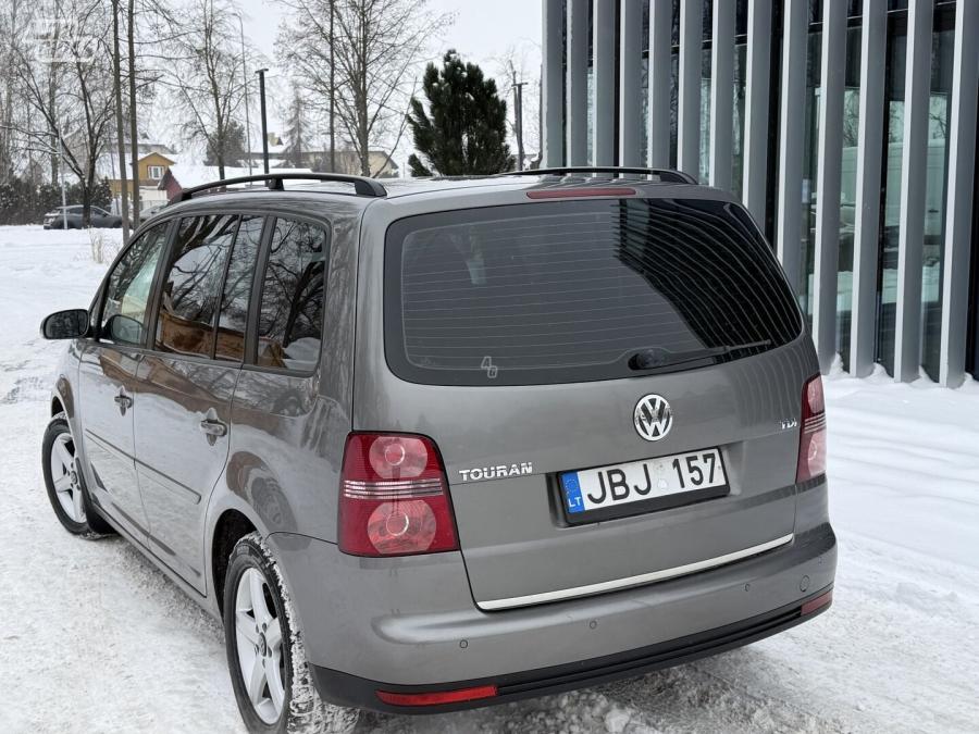 Volkswagen Touran 2007 in Kaunas, with an engine capacity of 1.90 L and mileage of 240 thousand km for 2799 €, photo 9 on AUTOMOTO.COM.LV