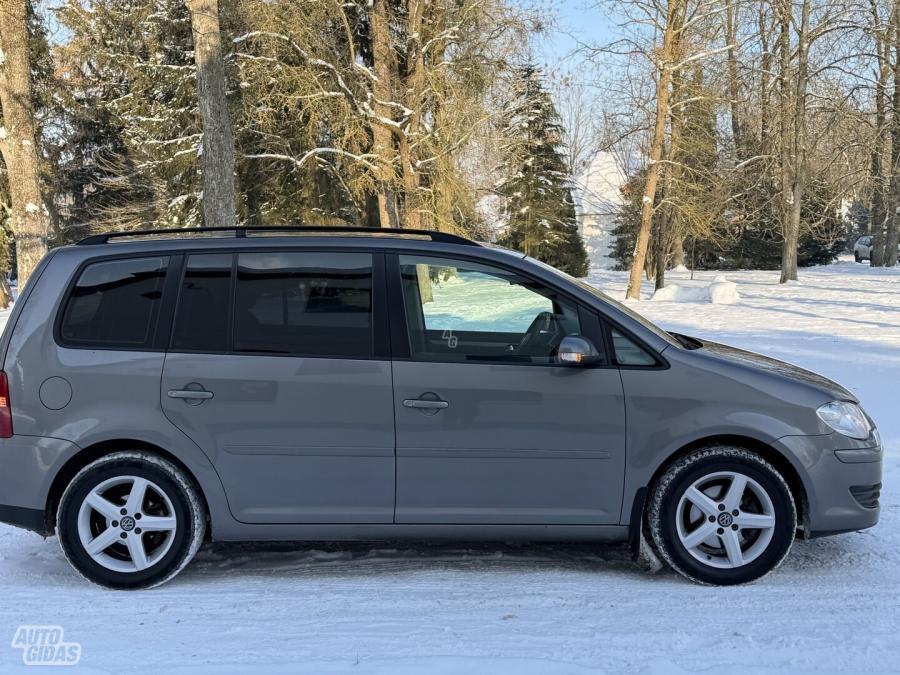 Volkswagen Touran 2007 in Kaunas, with an engine capacity of 1.90 L and mileage of 240 thousand km for 2799 €, photo 20 on AUTOMOTO.COM.LV