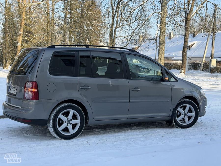 Volkswagen Touran 2007 in Kaunas, with an engine capacity of 1.90 L and mileage of 240 thousand km for 2799 €, photo 21 on AUTOMOTO.COM.LV