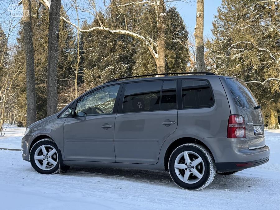 Volkswagen Touran 2007 in Kaunas, with an engine capacity of 1.90 L and mileage of 240 thousand km for 2799 €, photo 27 on AUTOMOTO.COM.LV