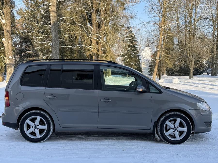 Volkswagen Touran 2007 in Kaunas, with an engine capacity of 1.90 L and mileage of 240 thousand km for 2799 €, photo 28 on AUTOMOTO.COM.LV