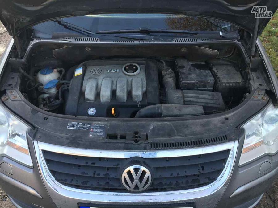 Volkswagen Touran 2007 in Panevezys, with an engine capacity of 1.90 L and mileage of 342 thousand km for 2990 €, photo 6 on AUTOMOTO.COM.LV
