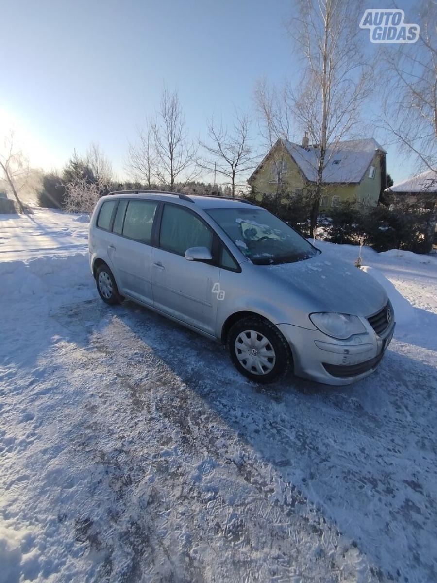 Volkswagen Touran 2007 Viļņa, ar dzinēja tilpumu 1.40 L un nobraukumu 198 tūkst. km par 1300 €, foto 1 vietnē AUTOMOTO.COM.LV
