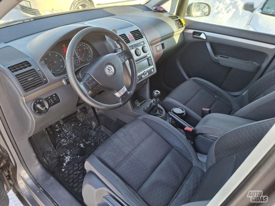 Volkswagen Touran 2007 Šilutė, ar dzinēja tilpumu 1.90 L un nobraukumu 370 tūkst. km par 1700 €, foto 14 vietnē AUTOMOTO.COM.LV