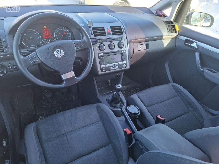 Volkswagen Touran 2007 Šilutė, ar dzinēja tilpumu 1.90 L un nobraukumu 370 tūkst. km par 1700 €, foto 16 vietnē AUTOMOTO.COM.LV