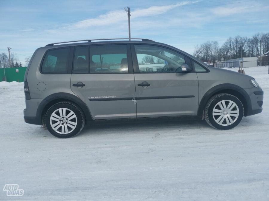 Volkswagen Touran 2007 in Marijampole, with an engine capacity of 1.40 L and mileage of 203 thousand km for 3500 €, photo 4 on AUTOMOTO.COM.LV