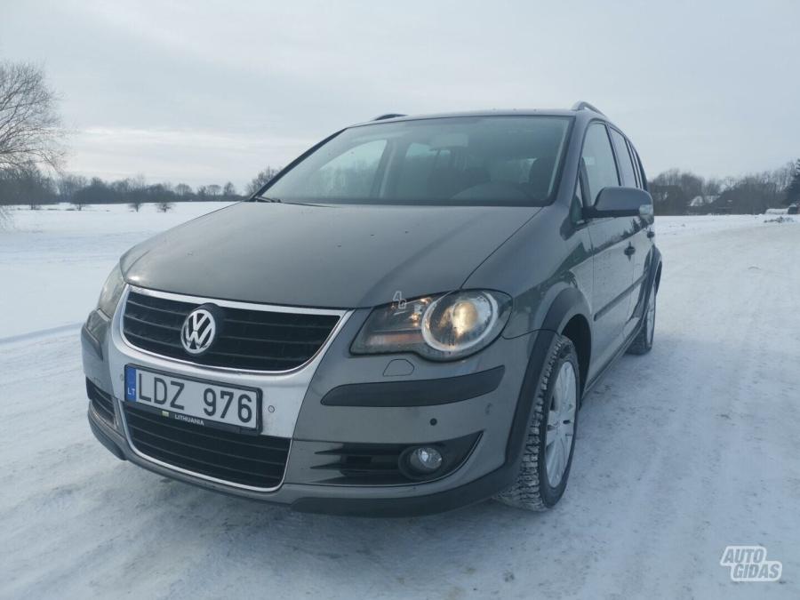Volkswagen Touran 2007 in Marijampole, with an engine capacity of 1.40 L and mileage of 203 thousand km for 3500 €, photo 7 on AUTOMOTO.COM.LV
