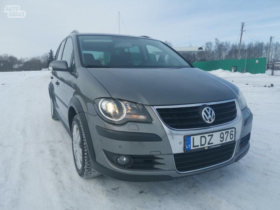 Volkswagen Touran 2007 in Marijampole, with an engine capacity of 1.40 L and mileage of 203 thousand km for 3500 €, photo 8 on AUTOMOTO.COM.LV