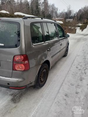 Volkswagen Touran 2007 Kauņa, ar dzinēja tilpumu 1.90 L un nobraukumu 370 tūkst. km par 1300 €, foto 4 vietnē AUTOMOTO.COM.LV
