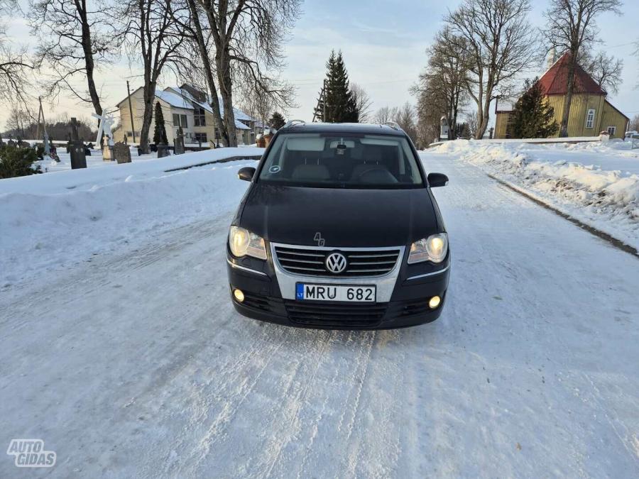 Volkswagen Touran 2007 Telšiai, ar dzinēja tilpumu 2.00 L un nobraukumu 300 tūkst. km par 1500 €, foto 5 vietnē AUTOMOTO.COM.LV
