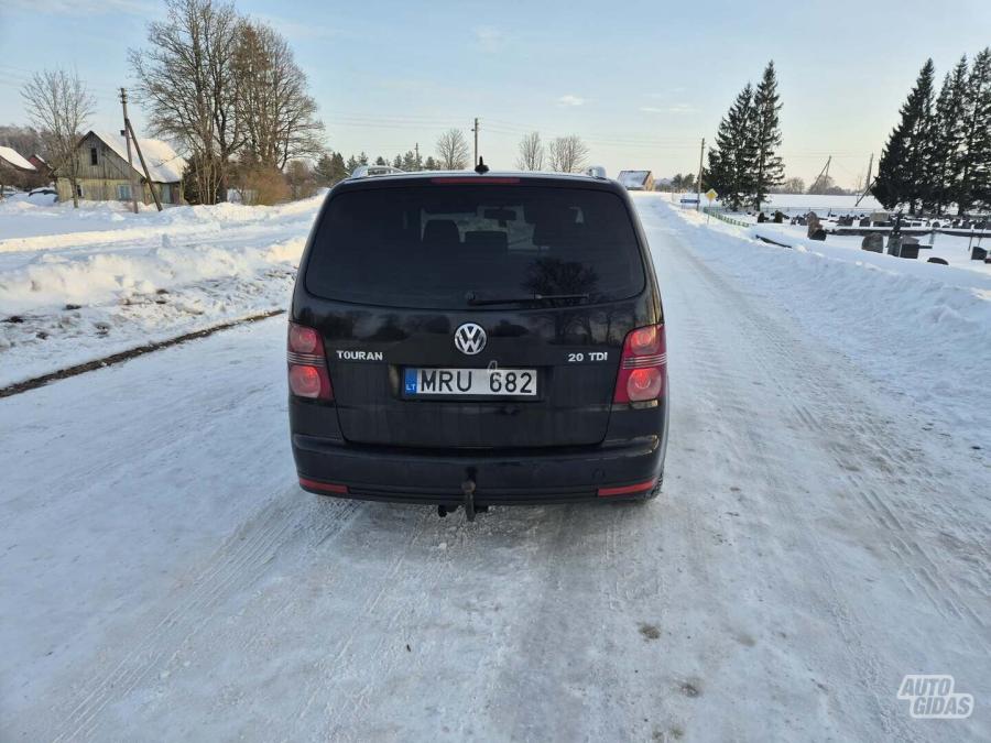 Volkswagen Touran 2007 Telšiai, ar dzinēja tilpumu 2.00 L un nobraukumu 300 tūkst. km par 1500 €, foto 8 vietnē AUTOMOTO.COM.LV