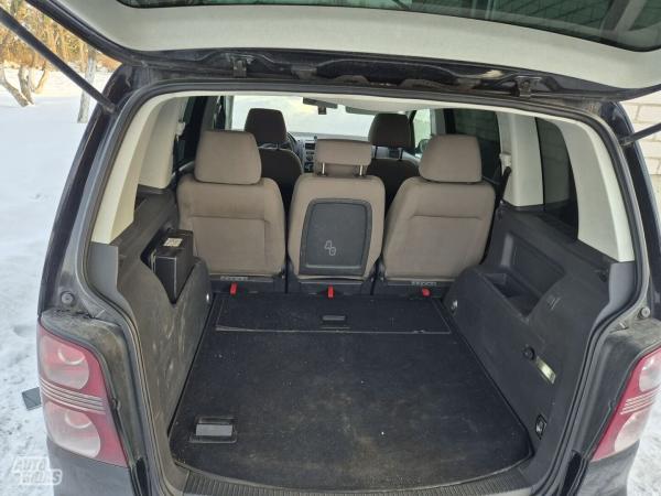 Volkswagen Touran 2007 in Telschi, with an engine capacity of 2.00 L and mileage of 300 thousand km for 1250 €, photo 11 on AUTOMOTO.COM.LV