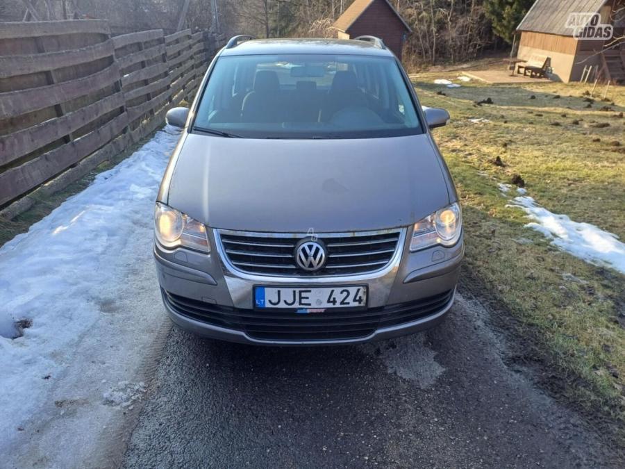 Volkswagen Touran 2007 in Kaunas, with an engine capacity of 1.90 L and mileage of 370 thousand km for 900 €, photo 1 on AUTOMOTO.COM.LV