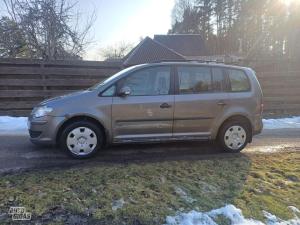 Volkswagen Touran 2007 in Kaunas, with an engine capacity of 1.90 L and mileage of 370 thousand km for 900 €, photo 3 on AUTOMOTO.COM.LV