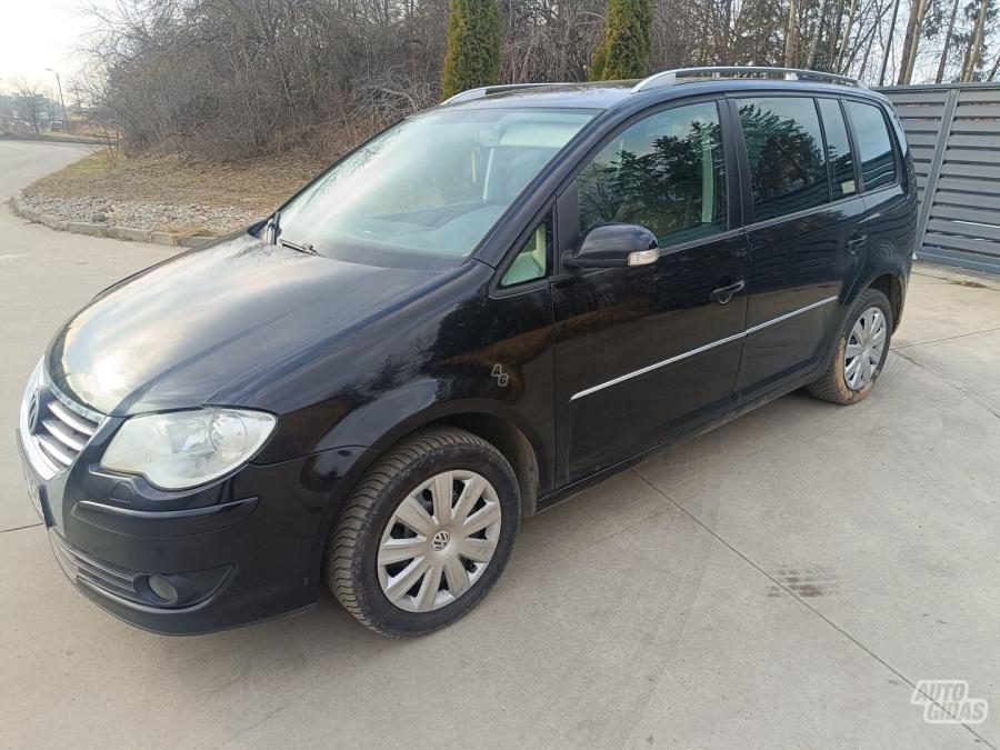 Volkswagen Touran 2007 in Kaunas, with an engine capacity of 2.00 L and mileage of 400 thousand km for 1000 €, photo 1 on AUTOMOTO.COM.LV