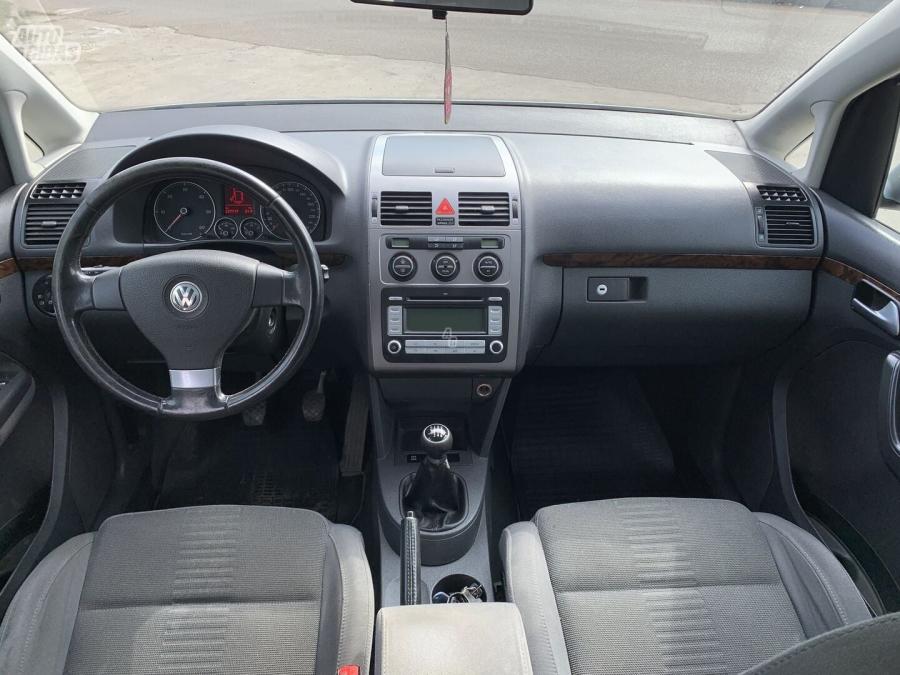 Volkswagen Touran 2007 Kauņa, ar dzinēja tilpumu 1.90 L un nobraukumu 237 tūkst. km par 2750 €, foto 5 vietnē AUTOMOTO.COM.LV
