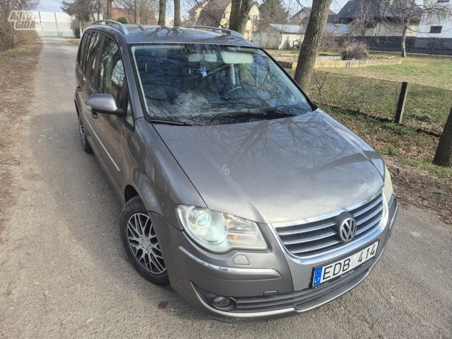 Volkswagen Touran 2007 in Kaunas, with an engine capacity of 1.90 L and mileage of 356 thousand km for 1850 €, photo 4 on AUTOMOTO.COM.LV