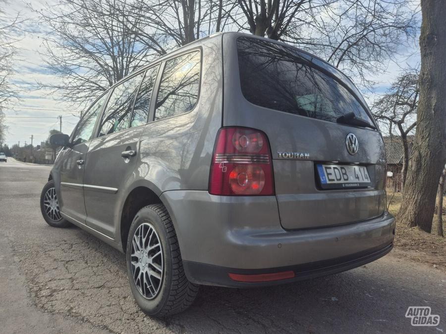 Volkswagen Touran 2007 in Kaunas, with an engine capacity of 1.90 L and mileage of 356 thousand km for 1850 €, photo 6 on AUTOMOTO.COM.LV