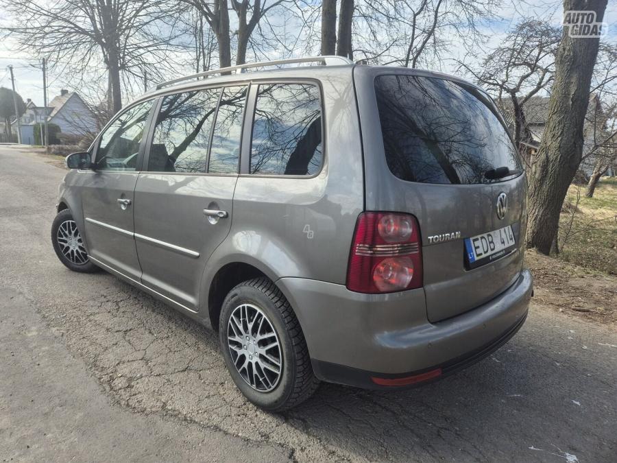 Volkswagen Touran 2007 in Kaunas, with an engine capacity of 1.90 L and mileage of 356 thousand km for 1850 €, photo 7 on AUTOMOTO.COM.LV