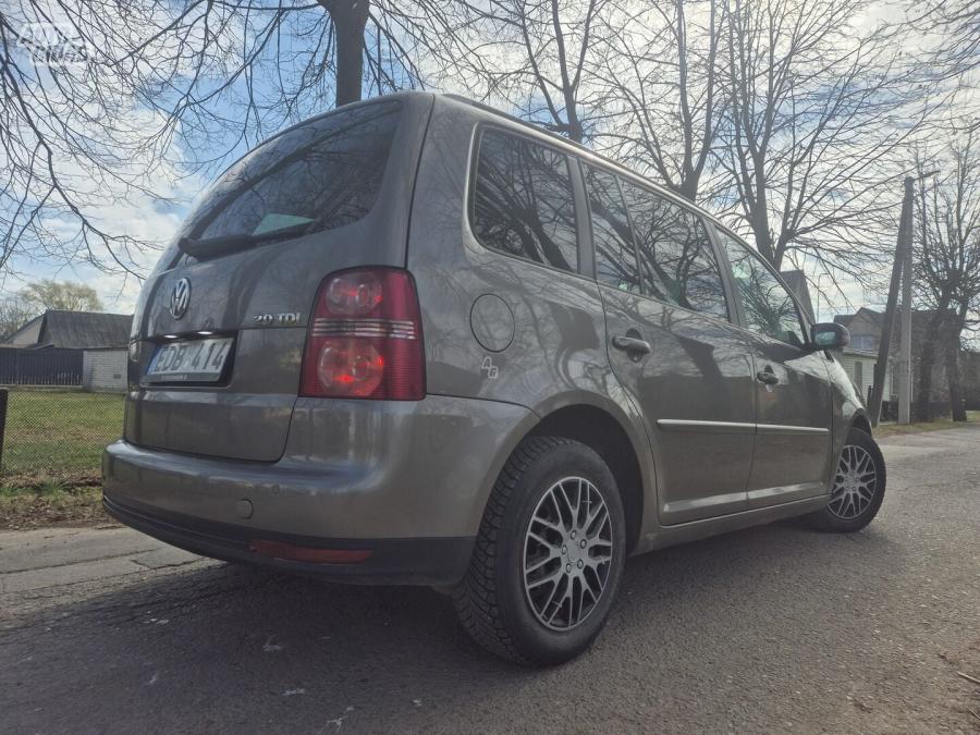 Volkswagen Touran 2007 in Kaunas, with an engine capacity of 1.90 L and mileage of 356 thousand km for 1850 €, photo 12 on AUTOMOTO.COM.LV