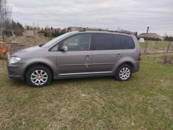Volkswagen Touran 2007 Telšiai, ar dzinēja tilpumu 2.00 L un nobraukumu 300 tūkst. km par 1500 €, foto 1 vietnē AUTOMOTO.COM.LV