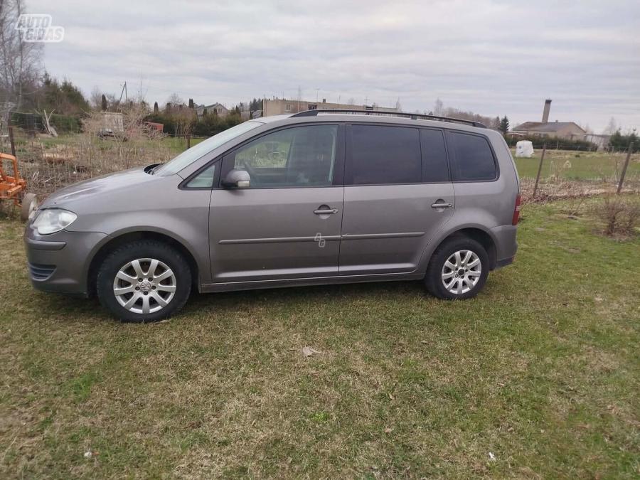 Volkswagen Touran 2007 Telšiai, ar dzinēja tilpumu 2.00 L un nobraukumu 300 tūkst. km par 1500 €, foto 1 vietnē AUTOMOTO.COM.LV
