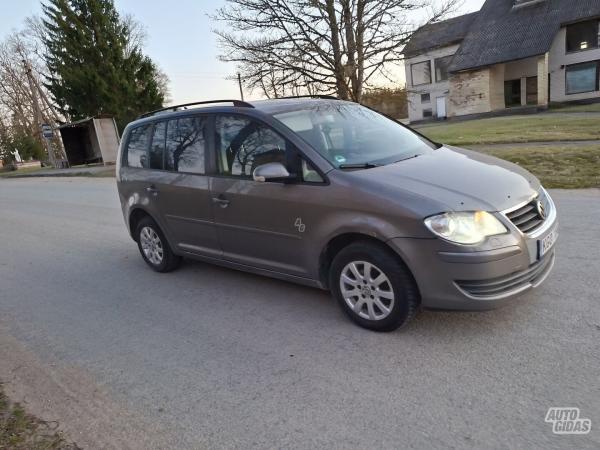 Volkswagen Touran 2007 Telšiai, ar dzinēja tilpumu 2.00 L un nobraukumu 300 tūkst. km par 1500 €, foto 3 vietnē AUTOMOTO.COM.LV