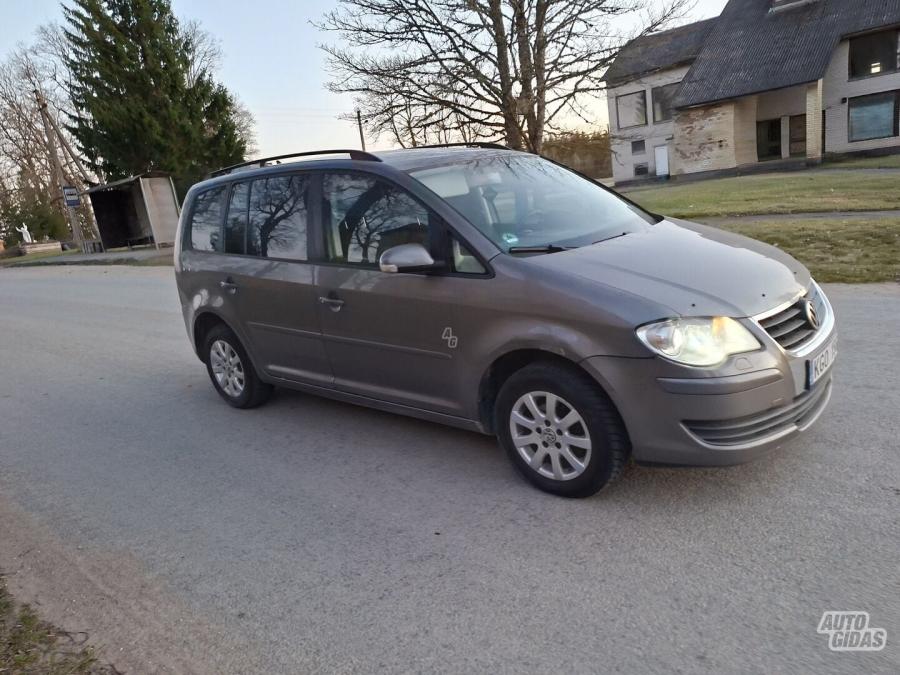Volkswagen Touran 2007 Telšiai, ar dzinēja tilpumu 2.00 L un nobraukumu 300 tūkst. km par 1500 €, foto 4 vietnē AUTOMOTO.COM.LV