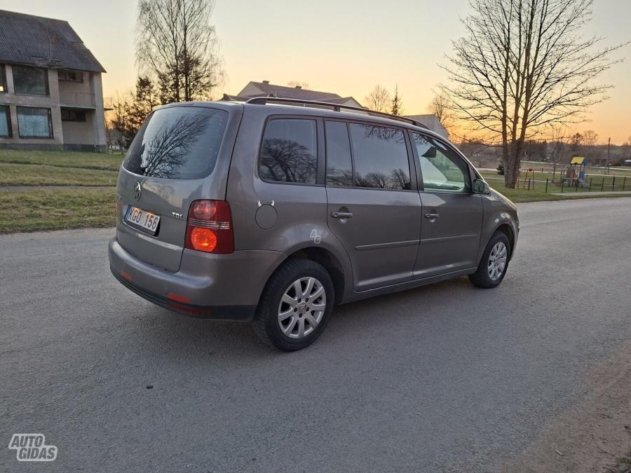 Volkswagen Touran 2007 Telšiai, ar dzinēja tilpumu 2.00 L un nobraukumu 300 tūkst. km par 1500 €, foto 5 vietnē AUTOMOTO.COM.LV