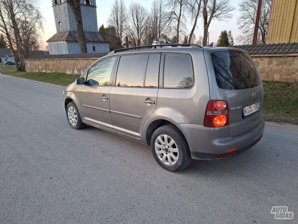Volkswagen Touran 2007 Telšiai, ar dzinēja tilpumu 2.00 L un nobraukumu 300 tūkst. km par 1500 €, foto 6 vietnē AUTOMOTO.COM.LV