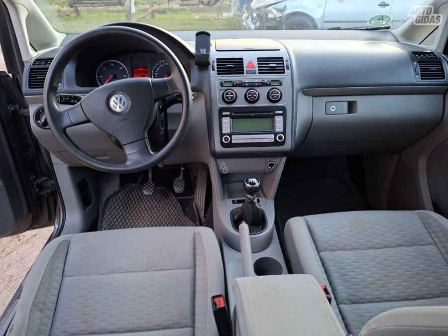 Volkswagen Touran 2007 Telšiai, ar dzinēja tilpumu 2.00 L un nobraukumu 300 tūkst. km par 1500 €, foto 11 vietnē AUTOMOTO.COM.LV