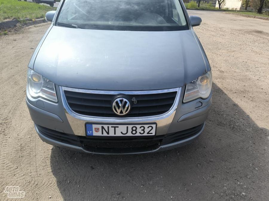 Volkswagen Touran 2007 Telšiai, ar dzinēja tilpumu 2.00 L un nobraukumu 510 tūkst. km par 900 €, foto 8 vietnē AUTOMOTO.COM.LV