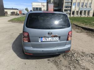 Volkswagen Touran 2007 Telšiai, ar dzinēja tilpumu 2.00 L un nobraukumu 510 tūkst. km par 900 €, foto 4 vietnē AUTOMOTO.COM.LV