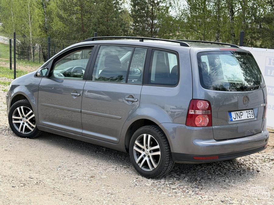 Volkswagen Touran 2007 in Vilnius, with an engine capacity of 2.00 L and mileage of 292 thousand km for 1400 €, photo 6 on AUTOMOTO.COM.LV