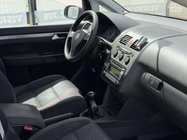 Volkswagen Touran 2007 Viļņa, ar dzinēja tilpumu 2.00 L un nobraukumu 292 tūkst. km par 1400 €, foto 9 vietnē AUTOMOTO.COM.LV