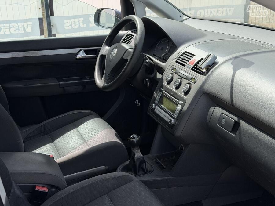Volkswagen Touran 2007 in Vilnius, with an engine capacity of 2.00 L and mileage of 292 thousand km for 1400 €, photo 10 on AUTOMOTO.COM.LV